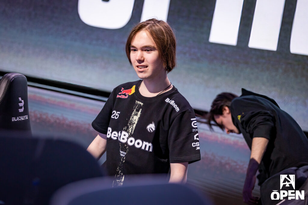 Video: CS pros build their best national teams ⇒ Pley.gg