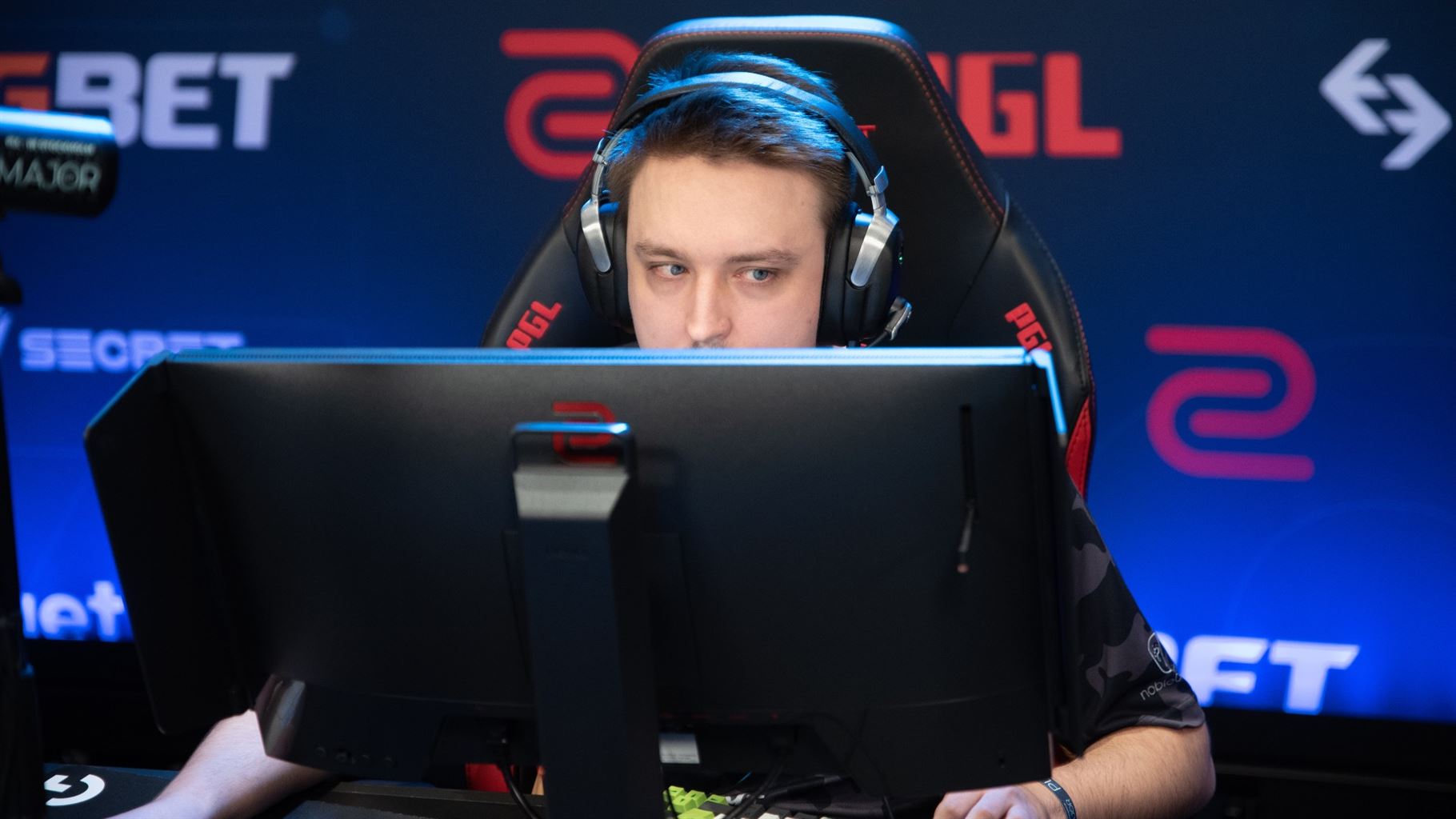 Former ENCE rifler benches himself ⇒ Pley.gg