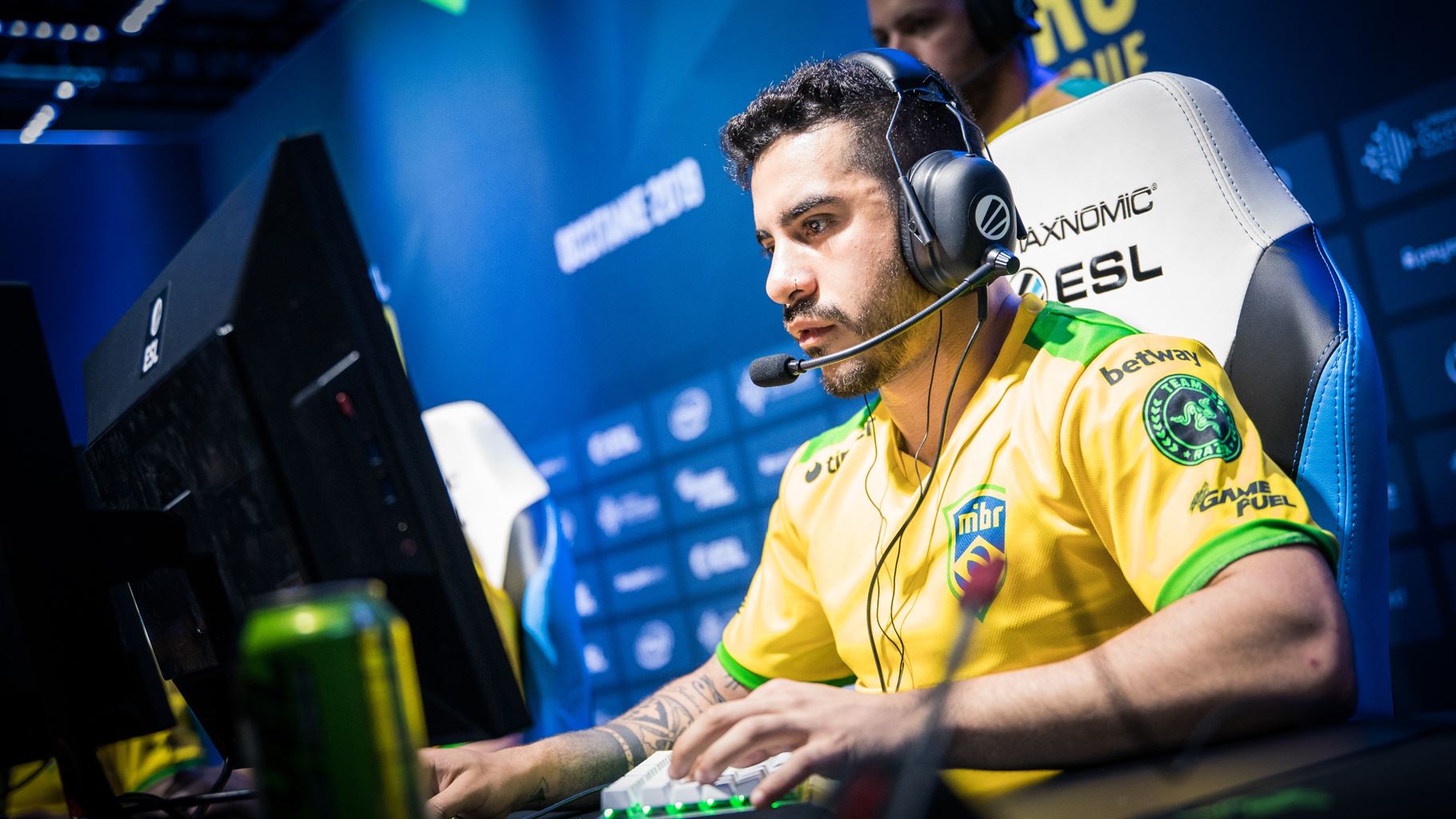 Video: Behind coldzera’s iconic jumping AWP - Pley