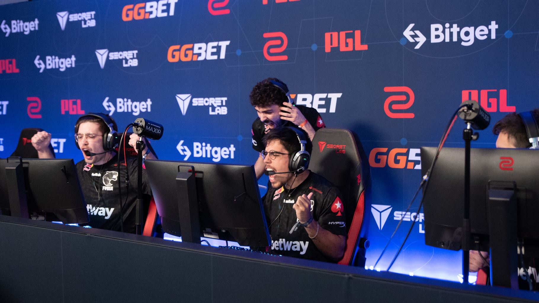 The crowd favorites are ready for Legends Stage! - Pley