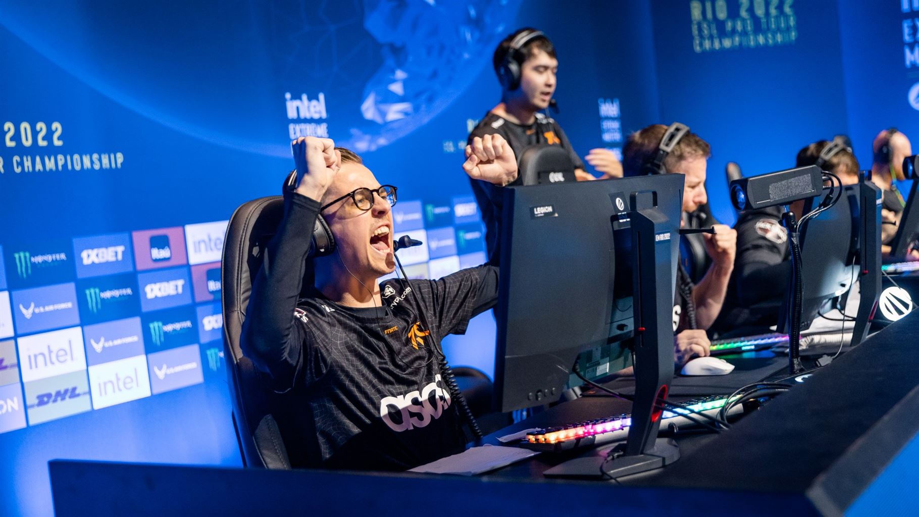 Fnatic take home their first LAN trophy in over three years - Pley