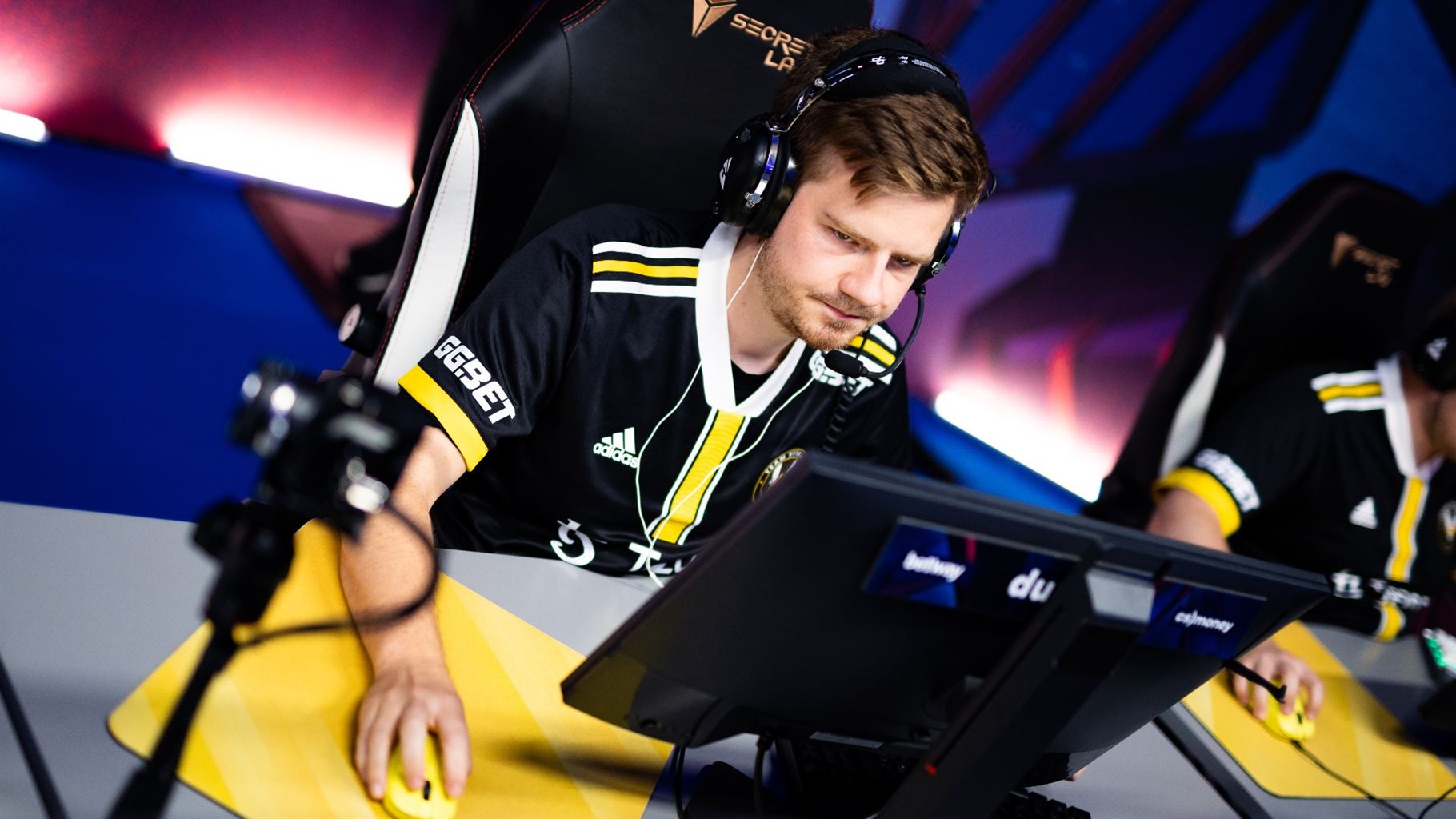 dupreeh on 2021 NAVI vs now: Their team play is out of sync - Pley