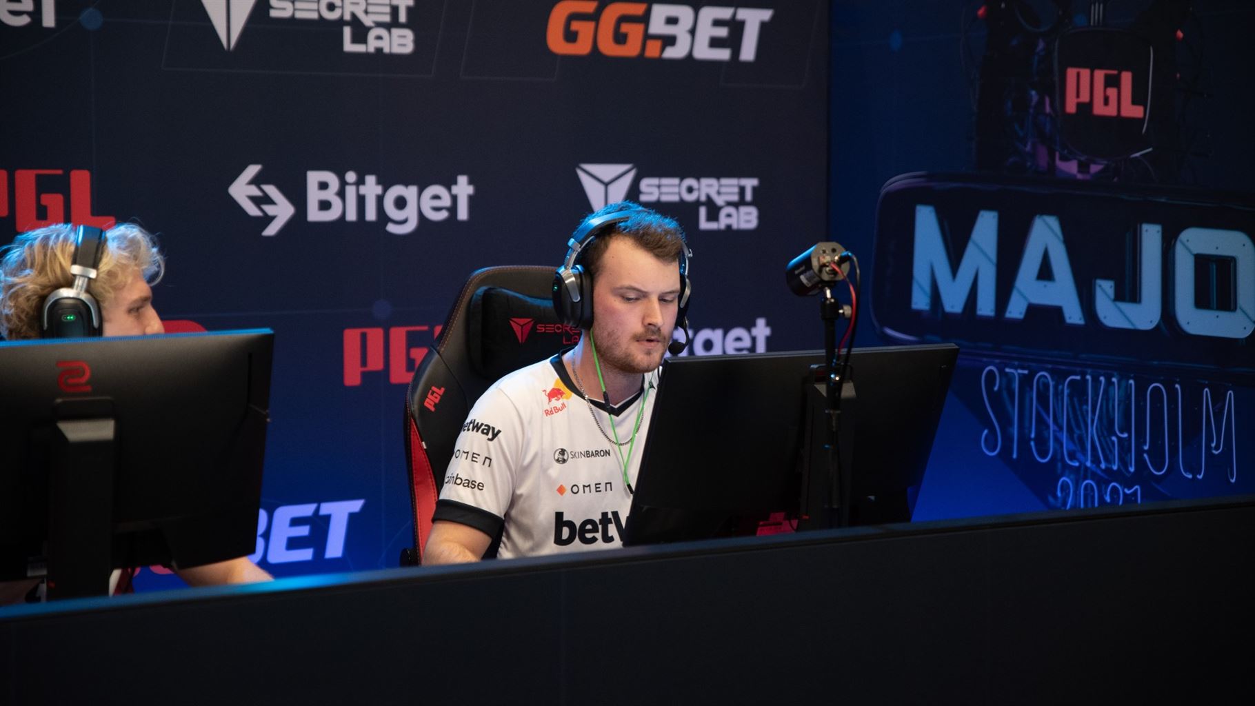 Live: Gambit vs. BIG - Pley