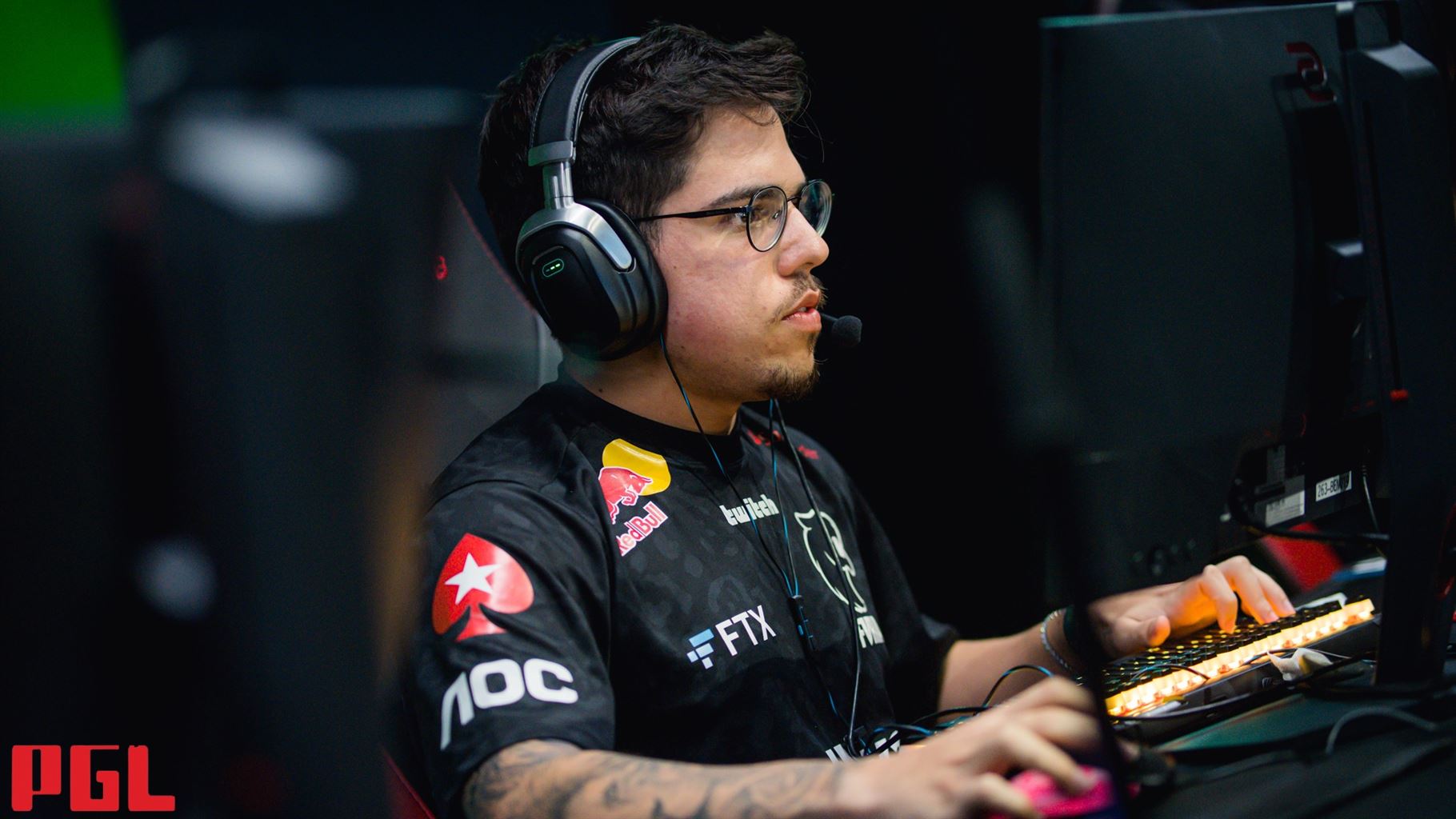 Live: ESL Pro League Season Group D (Day 1) - Pley