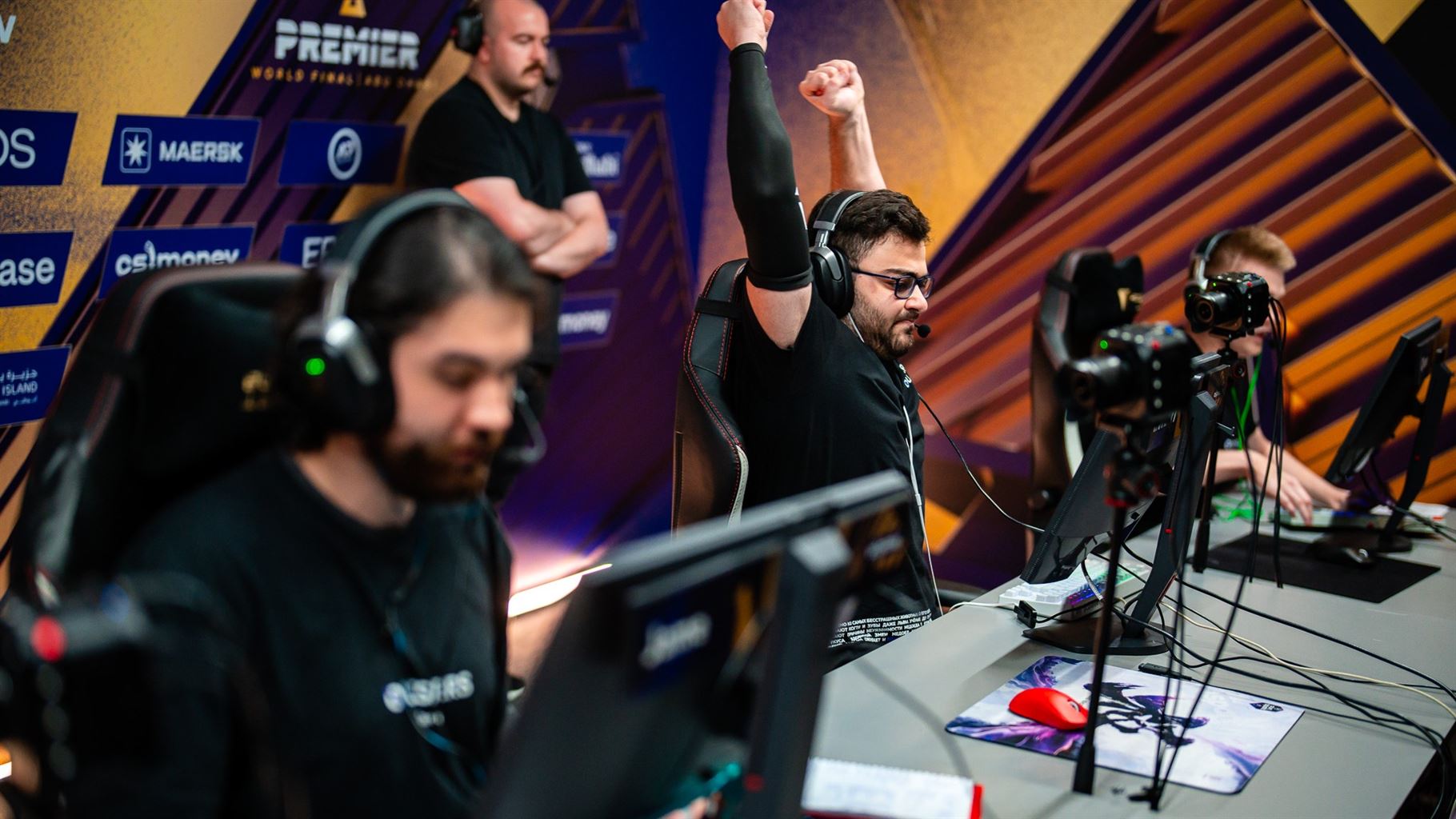 Virtus.pro make last minute change before elimination match - Pley