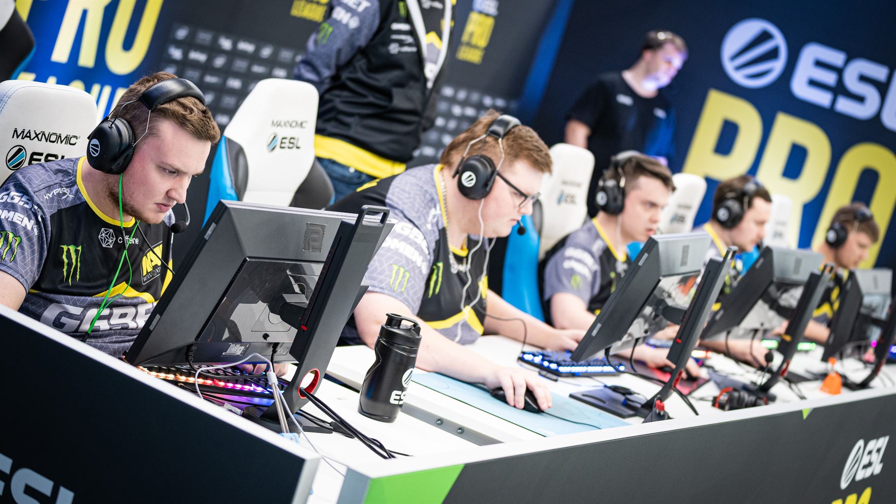 NAVI add 17-year-old talent to BLAST Premier Fall Finals roster - Pley