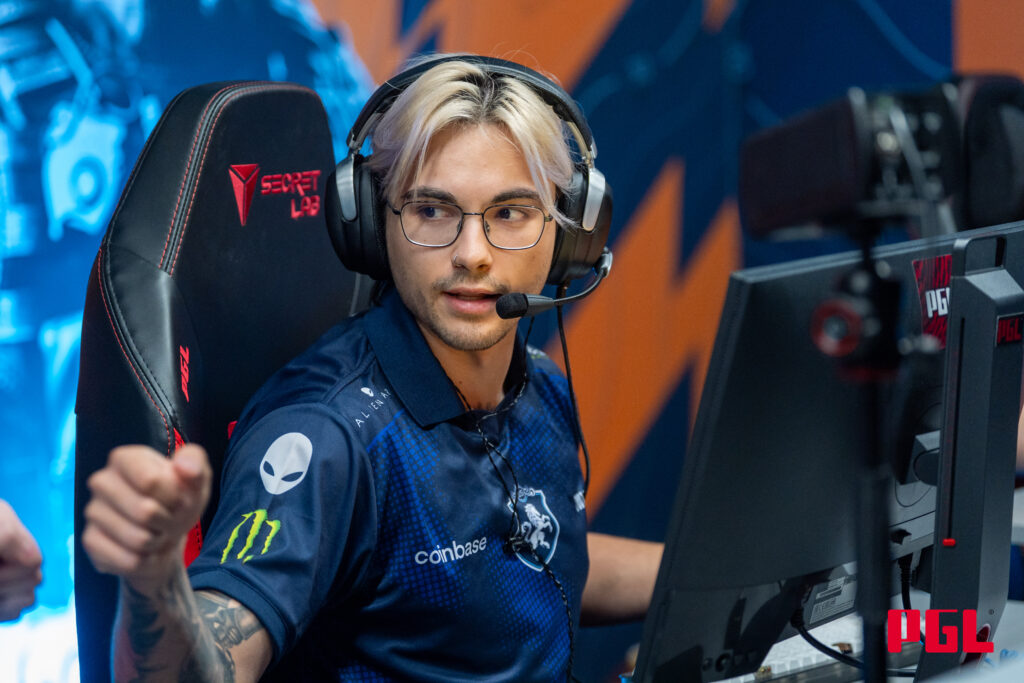 Here are the CS stars with the most expensive skins and inventories - Pley